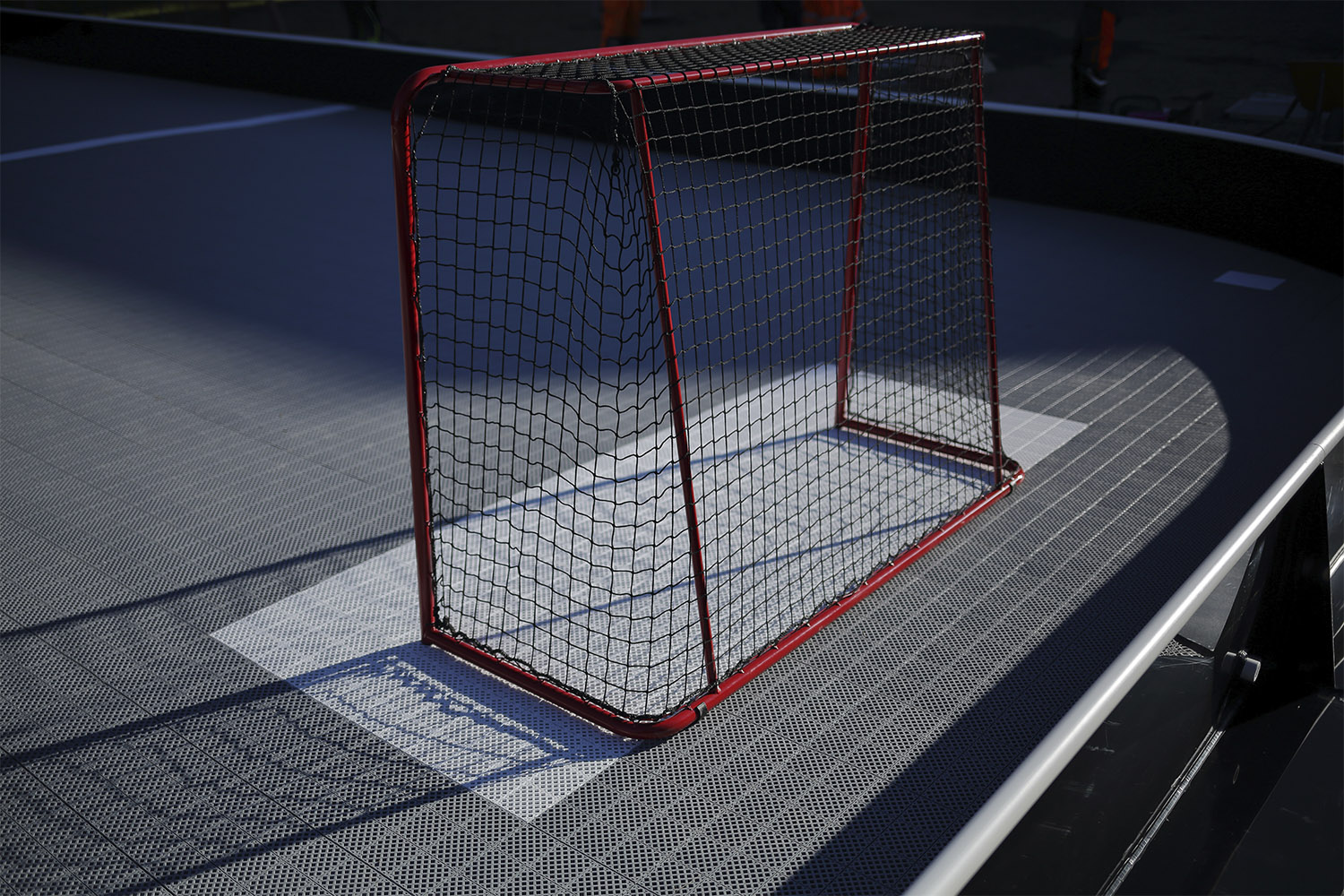 Salibandykenttä koulun pihalle Floorbee - Aktivoi koulun piha