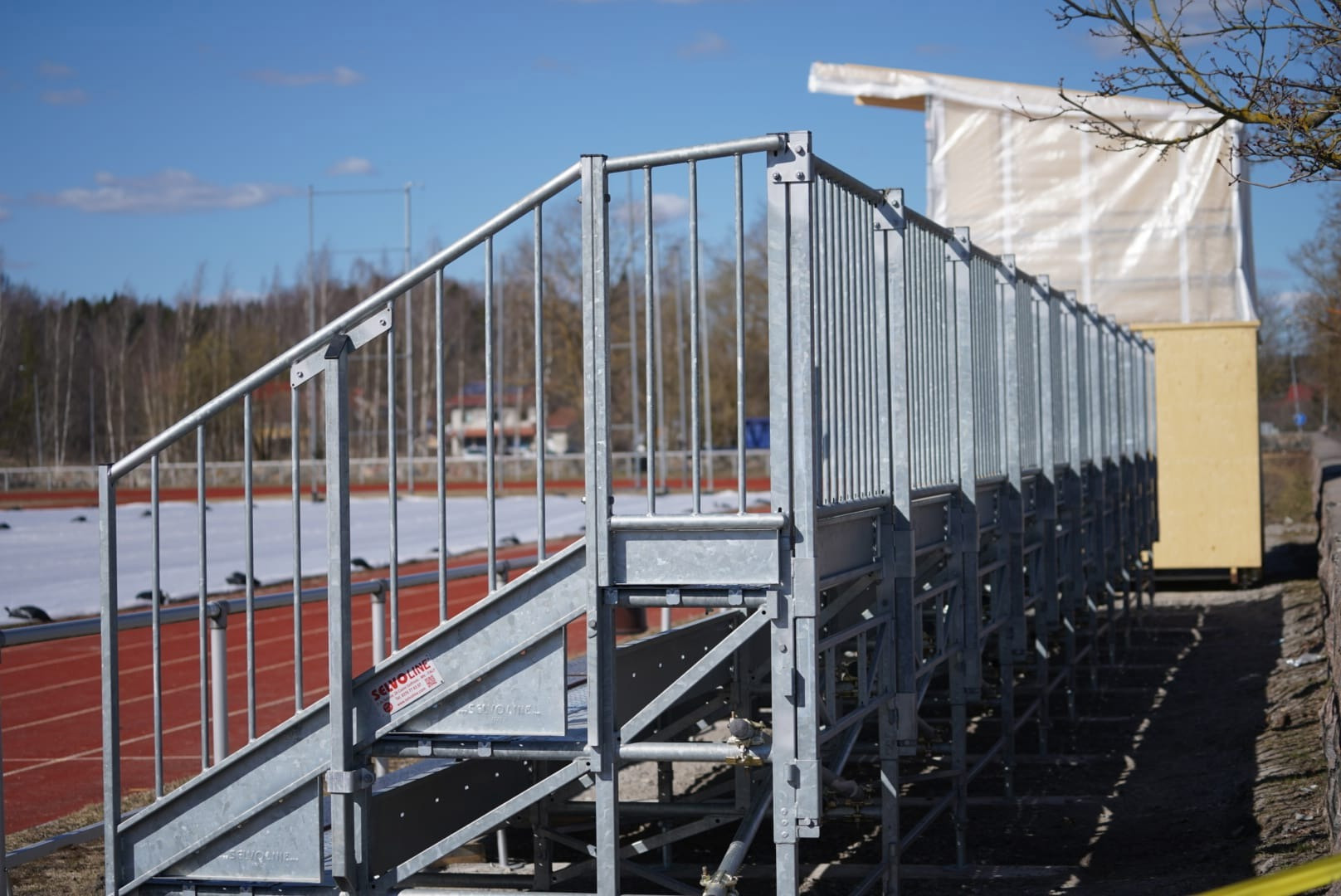 Katsomo Selvoline Compatta 3-rivinen - täydellinen katsomo urheilupaikoille