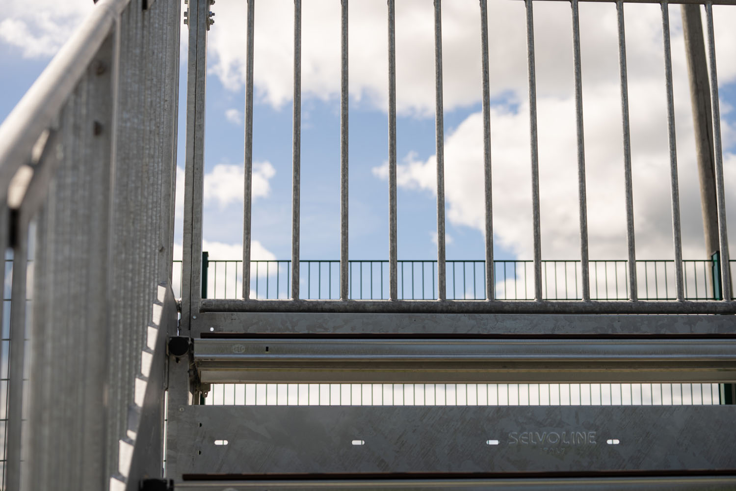 Katsomo selvoline Compatta 5-rivinen - katsomo ulkokäyttöön