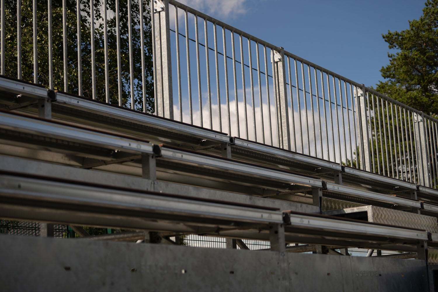 Katsomo selvoline Compatta 5-rivinen - katsomo ulkokäyttöön